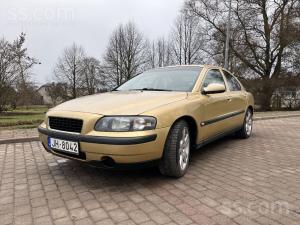 Yellow Volvo S60 2002 in Rezekne, with an engine capacity of 2.40 L and mileage of 533 thousand km for 1550 €, photo 2 on AUTOMOTO.COM.LV