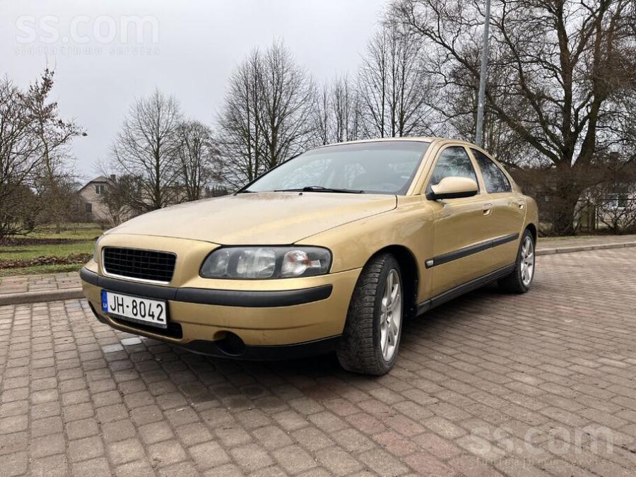 Yellow Volvo S60 2002 in Rezekne, with an engine capacity of 2.40 L and mileage of 533 thousand km for 1550 €, photo 2 on AUTOMOTO.COM.LV