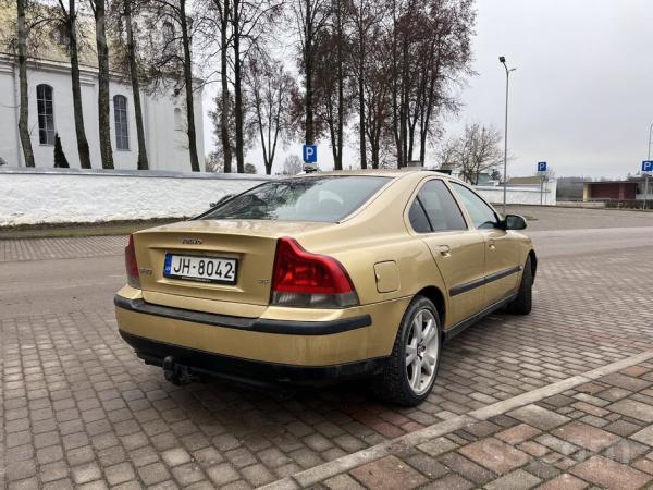 Yellow Volvo S60 2002 in Rezekne, with an engine capacity of 2.40 L and mileage of 533 thousand km for 1550 €, photo 3 on AUTOMOTO.COM.LV