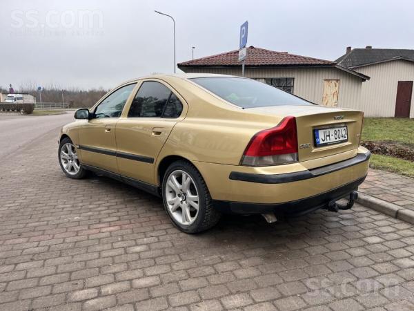 Yellow Volvo S60 2002 in Rezekne, with an engine capacity of 2.40 L and mileage of 533 thousand km for 1550 €, photo 4 on AUTOMOTO.COM.LV