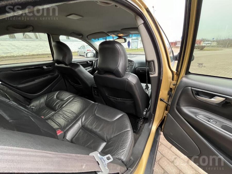 Yellow Volvo S60 2002 in Rezekne, with an engine capacity of 2.40 L and mileage of 533 thousand km for 1550 €, photo 5 on AUTOMOTO.COM.LV