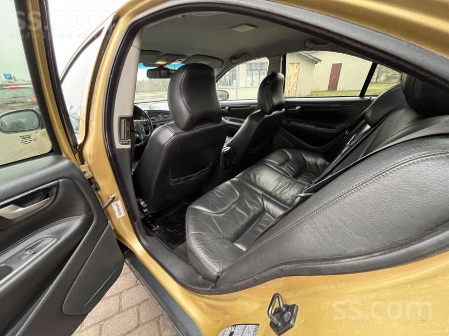 Yellow Volvo S60 2002 in Rezekne, with an engine capacity of 2.40 L and mileage of 533 thousand km for 1550 €, photo 6 on AUTOMOTO.COM.LV