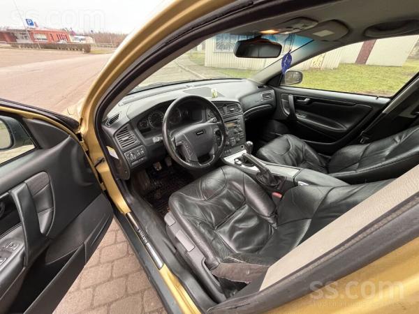 Yellow Volvo S60 2002 in Rezekne, with an engine capacity of 2.40 L and mileage of 533 thousand km for 1550 €, photo 7 on AUTOMOTO.COM.LV