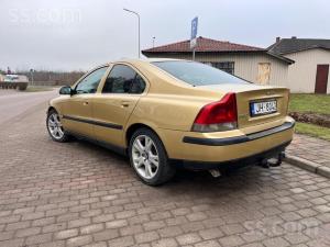 Dzeltens Volvo S60 2002 Rēzekne, ar dzinēja tilpumu 2.40 L un nobraukumu 550 tūkst. km par 1250 €, foto 5 vietnē AUTOMOTO.COM.LV