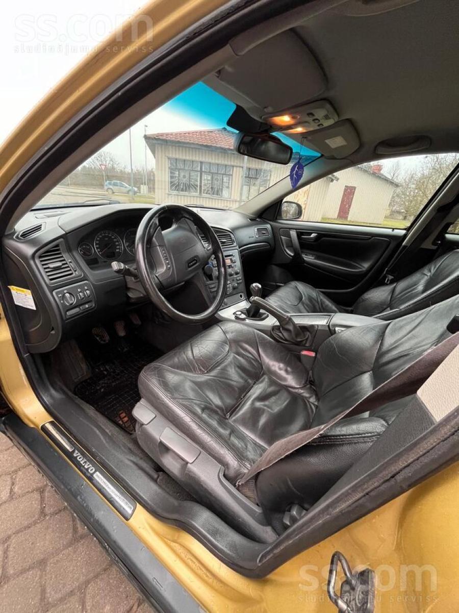 Dzeltens Volvo S60 2002 Rēzekne, ar dzinēja tilpumu 2.40 L un nobraukumu 550 tūkst. km par 1250 €, foto 8 vietnē AUTOMOTO.COM.LV