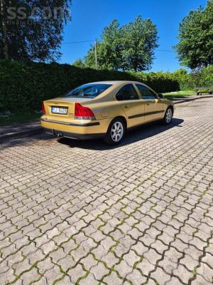 Dzeltens Volvo S60 2002 Talsi, ar dzinēja tilpumu 2.40 L un nobraukumu 348 tūkst. km par 2100 €, foto 5 vietnē AUTOMOTO.COM.LV