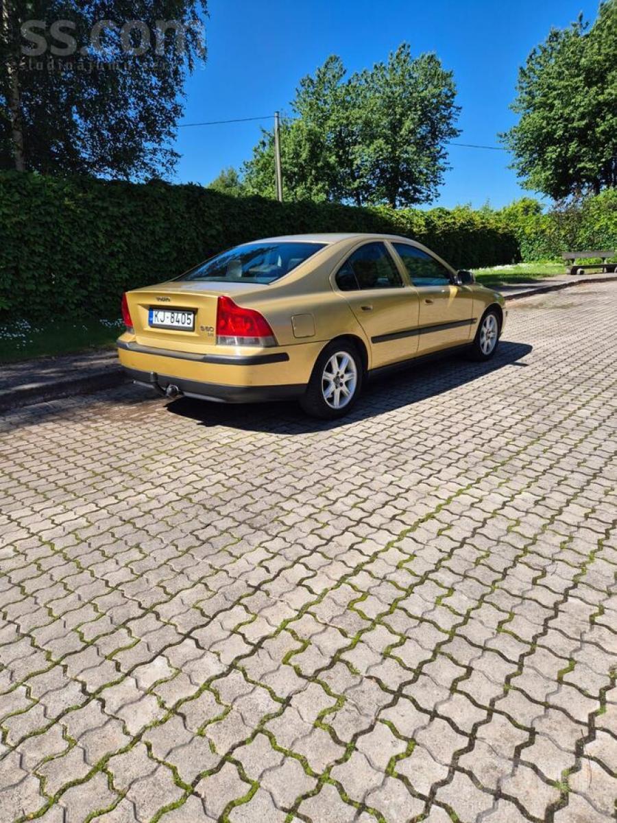Dzeltens Volvo S60 2002 Talsi, ar dzinēja tilpumu 2.40 L un nobraukumu 348 tūkst. km par 2100 €, foto 5 vietnē AUTOMOTO.COM.LV