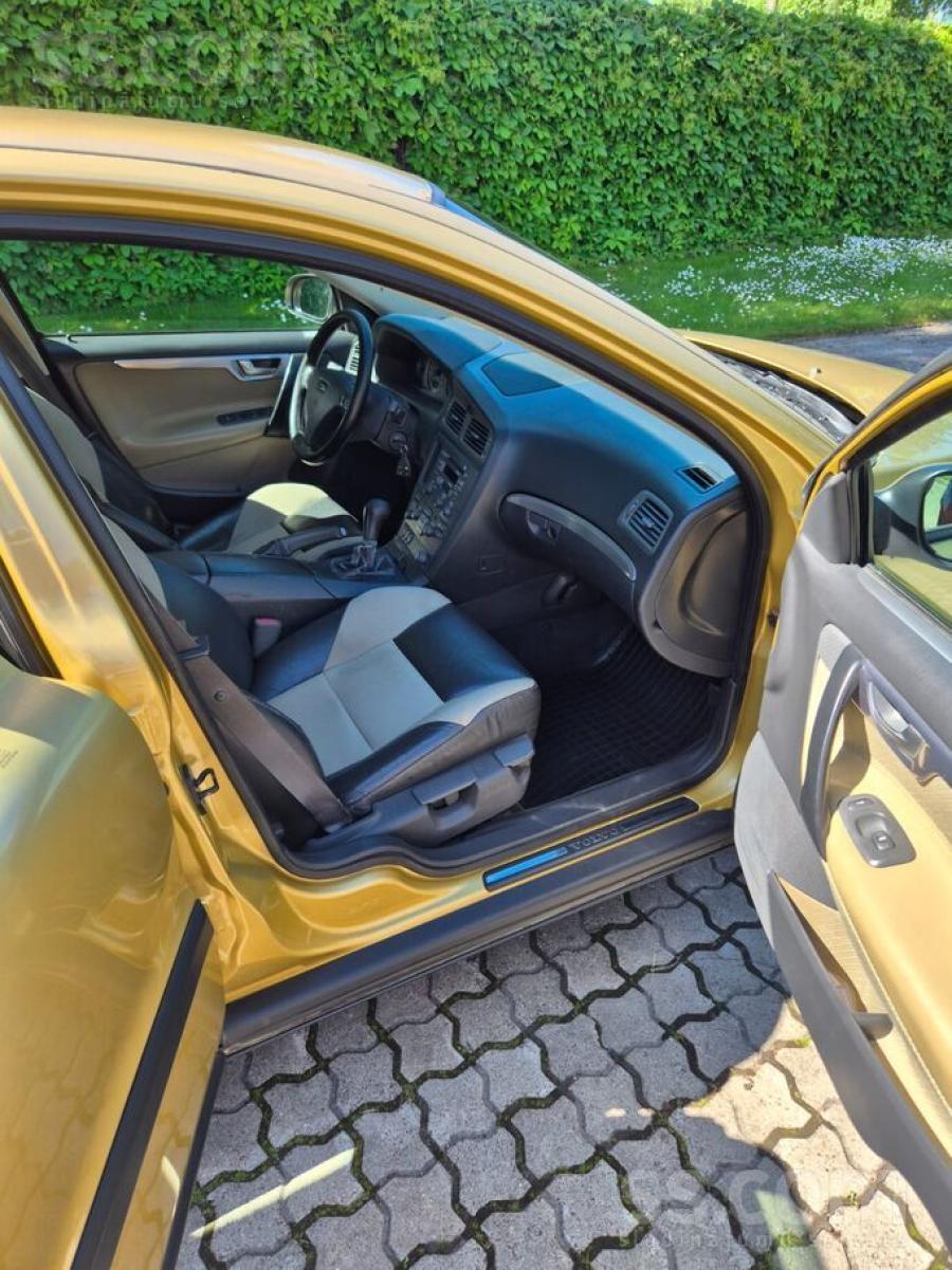 Dzeltens Volvo S60 2002 Talsi, ar dzinēja tilpumu 2.40 L un nobraukumu 348 tūkst. km par 2100 €, foto 6 vietnē AUTOMOTO.COM.LV