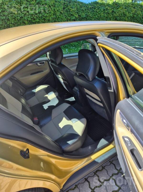 Yellow Volvo S60 2002 in Talsi, with an engine capacity of 2.40 L and mileage of 348 thousand km for 2100 €, photo 6 on AUTOMOTO.COM.LV