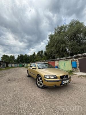 Dzeltens Volvo S60 2002 Rīga, ar dzinēja tilpumu 2.40 L un nobraukumu 409 tūkst. km par 1500 €, foto  vietnē AUTOMOTO.COM.LV