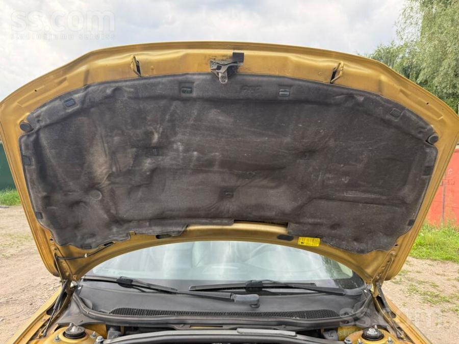 Yellow Volvo S60 2002 in Riga, with an engine capacity of 2.40 L and mileage of 409 thousand km for 1500 €, photo 6 on AUTOMOTO.COM.LV