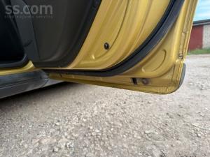 Yellow Volvo S60 2002 in Riga, with an engine capacity of 2.40 L and mileage of 409 thousand km for 1500 €, photo 8 on AUTOMOTO.COM.LV