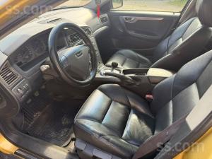 Yellow Volvo S60 2002 in Riga, with an engine capacity of 2.40 L and mileage of 409 thousand km for 1500 €, photo 12 on AUTOMOTO.COM.LV