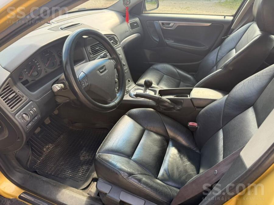 Yellow Volvo S60 2002 in Riga, with an engine capacity of 2.40 L and mileage of 409 thousand km for 1500 €, photo 12 on AUTOMOTO.COM.LV