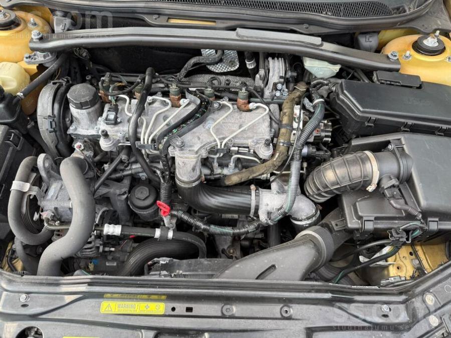 Yellow Volvo S60 2002 in Riga, with an engine capacity of 2.40 L and mileage of 409 thousand km for 1500 €, photo 14 on AUTOMOTO.COM.LV
