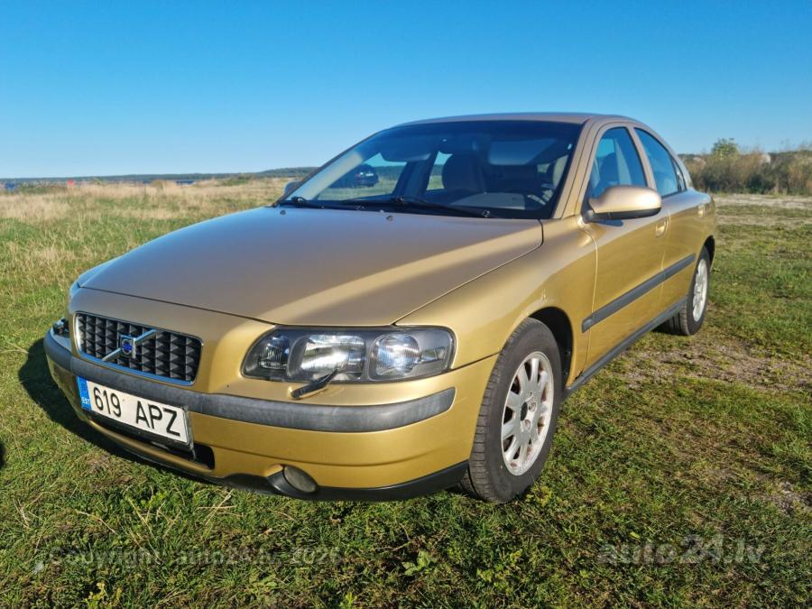 Желтый Вольво С60 2002 в Таллин, объемом двигателя 2.40 л и пробегом 288 тыс. км за 1600 €, фото 1 на AUTOMOTO.COM.LV