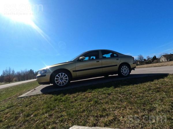 Yellow Volvo S60 2004 in Tukums, with an engine capacity of 2.40 L and mileage of 0 thousand km for 900 €, photo 2 on AUTOMOTO.COM.LV