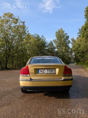 Dzeltens Volvo S60 2004 Jēkabpils, ar dzinēja tilpumu 2.40 L un nobraukumu 373 tūkst. km par 1200 €, foto 6 vietnē AUTOMOTO.COM.LV