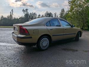 Желтый Вольво С60 2004 в Екабпилс, объемом двигателя 2.40 л и пробегом 373 тыс. км за 1200 €, фото 5 на AUTOMOTO.COM.LV