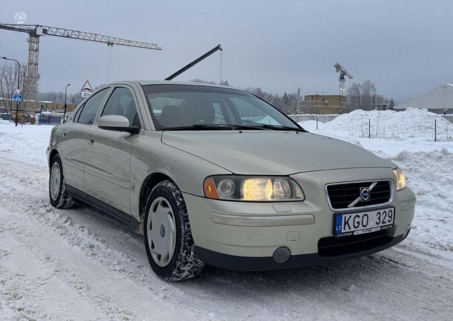 Желтый Вольво С60 2005 в Вильнюс, объемом двигателя 2.40 л и пробегом 304 тыс. км за 850 €, фото 2 на AUTOMOTO.COM.LV