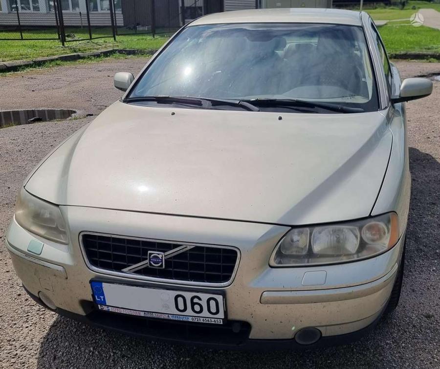 Желтый Вольво С60 2005 в Алитус, объемом двигателя 2.40 л и пробегом 310 тыс. км за 790 €, фото 3 на AUTOMOTO.COM.LV