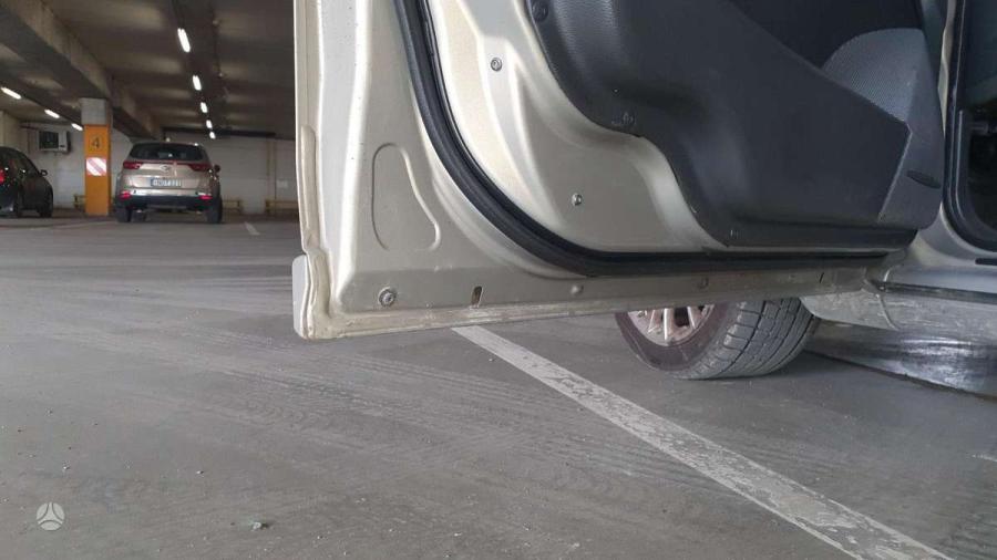 Dzeltens Volvo S60 2005 Viļņa, ar dzinēja tilpumu 2.40 L un nobraukumu 287 tūkst. km par 1600 €, foto 6 vietnē AUTOMOTO.COM.LV