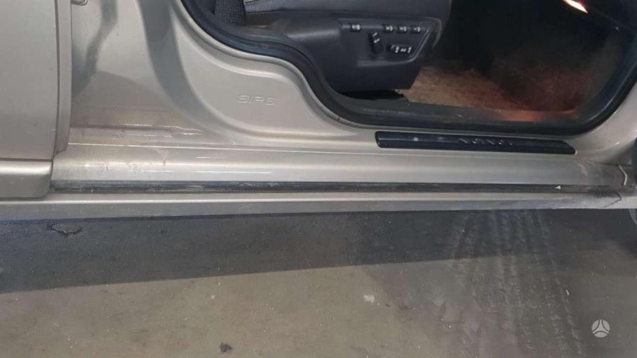 Dzeltens Volvo S60 2005 Viļņa, ar dzinēja tilpumu 2.40 L un nobraukumu 287 tūkst. km par 1600 €, foto 13 vietnē AUTOMOTO.COM.LV