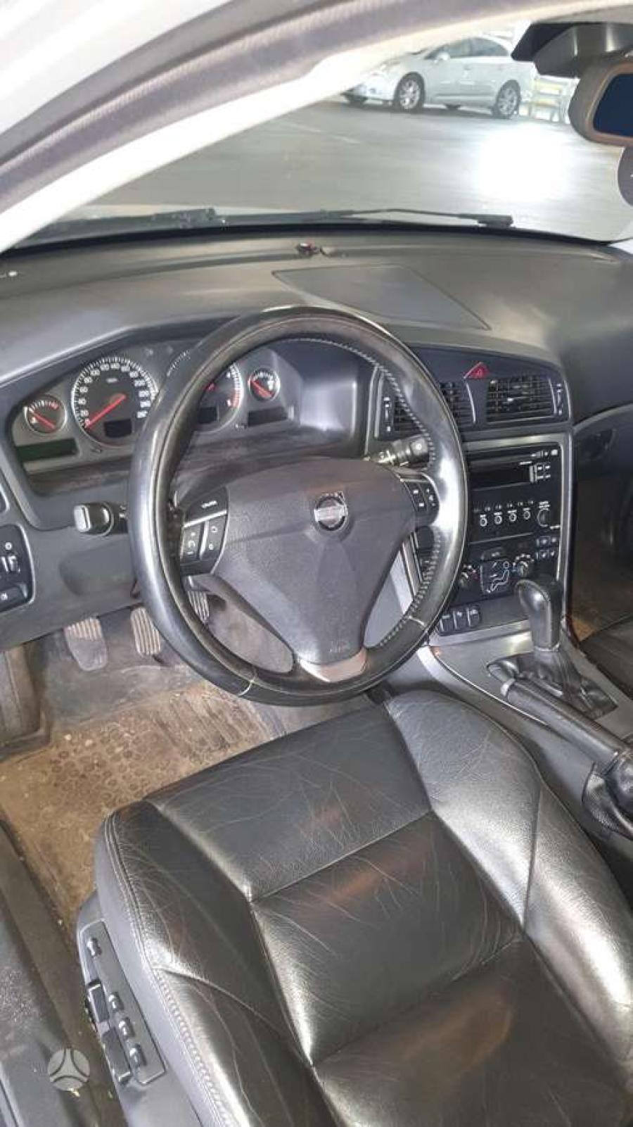 Dzeltens Volvo S60 2005 Viļņa, ar dzinēja tilpumu 2.40 L un nobraukumu 287 tūkst. km par 1600 €, foto 16 vietnē AUTOMOTO.COM.LV