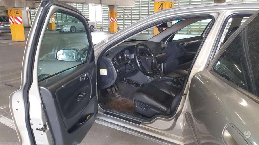 Dzeltens Volvo S60 2005 Viļņa, ar dzinēja tilpumu 2.40 L un nobraukumu 287 tūkst. km par 1600 €, foto 23 vietnē AUTOMOTO.COM.LV