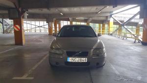 Dzeltens Volvo S60 2005 Viļņa, ar dzinēja tilpumu 2.40 L un nobraukumu 287 tūkst. km par 1600 €, foto 26 vietnē AUTOMOTO.COM.LV
