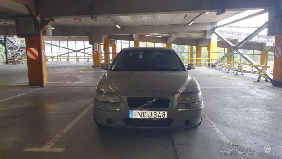 Dzeltens Volvo S60 2005 Viļņa, ar dzinēja tilpumu 2.40 L un nobraukumu 287 tūkst. km par 1600 €, foto 26 vietnē AUTOMOTO.COM.LV