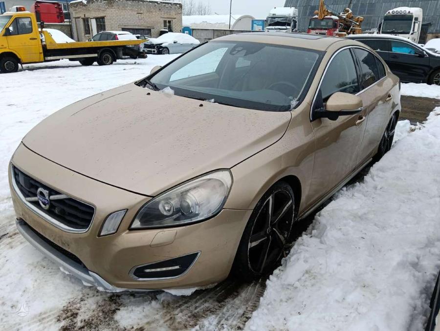 Dzeltens Volvo S60 2010 Marijampole, ar dzinēja tilpumu 1.98 L un nobraukumu 335 tūkst. km par 3500 €, foto 1 vietnē AUTOMOTO.COM.LV