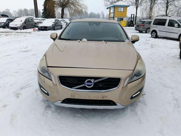 Yellow Volvo S60 2010 in Marijampole, with an engine capacity of 1.98 L and mileage of 335 thousand km for 3500 €, photo 2 on AUTOMOTO.COM.LV