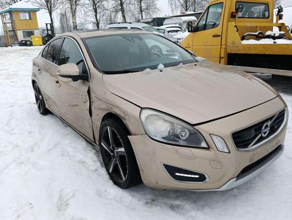 Yellow Volvo S60 2010 in Marijampole, with an engine capacity of 1.98 L and mileage of 335 thousand km for 3500 €, photo 3 on AUTOMOTO.COM.LV