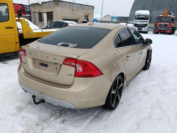 Yellow Volvo S60 2010 in Marijampole, with an engine capacity of 1.98 L and mileage of 335 thousand km for 3500 €, photo 10 on AUTOMOTO.COM.LV