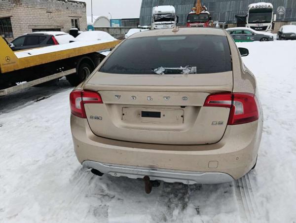 Yellow Volvo S60 2010 in Marijampole, with an engine capacity of 1.98 L and mileage of 335 thousand km for 3500 €, photo 11 on AUTOMOTO.COM.LV