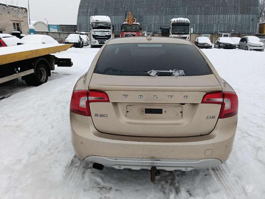 Желтый Вольво С60 2010 в Мариямполе, объемом двигателя 1.98 л и пробегом 335 тыс. км за 3500 €, фото 12 на AUTOMOTO.COM.LV