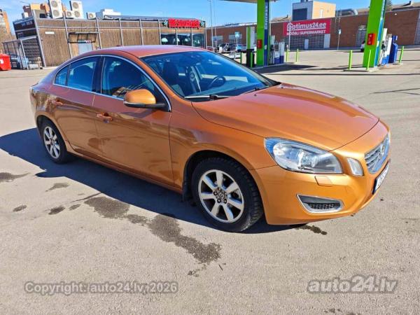 Dzeltens Volvo S60 2011 Narva, ar dzinēja tilpumu 2.00 L un nobraukumu 7 tūkst. km par 7500 €, foto 2 vietnē AUTOMOTO.COM.LV