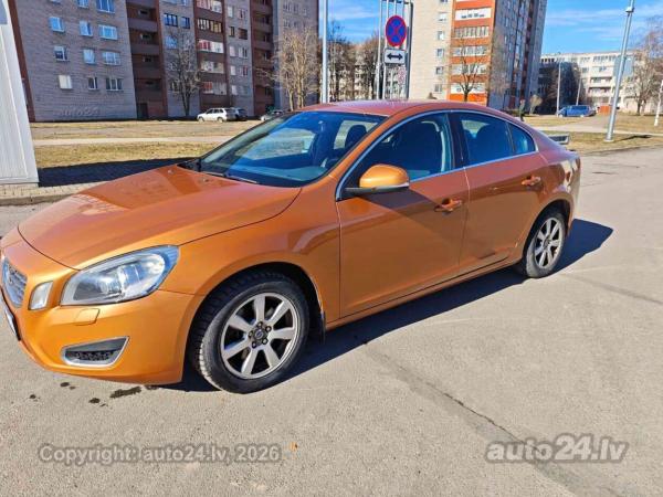 Dzeltens Volvo S60 2011 Narva, ar dzinēja tilpumu 2.00 L un nobraukumu 7 tūkst. km par 7500 €, foto 3 vietnē AUTOMOTO.COM.LV