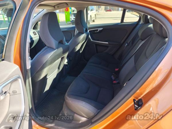 Dzeltens Volvo S60 2011 Narva, ar dzinēja tilpumu 2.00 L un nobraukumu 7 tūkst. km par 7500 €, foto 7 vietnē AUTOMOTO.COM.LV