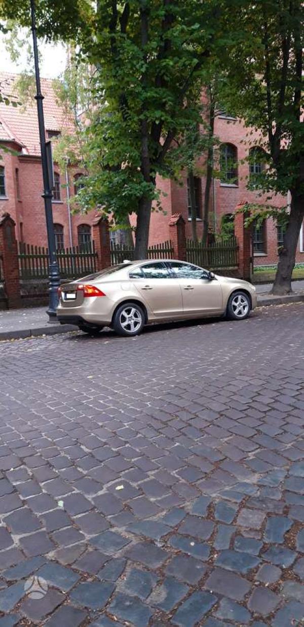 Yellow Volvo S60 2011 in Klaipeda, with an engine capacity of 1.60 L and mileage of 232 thousand km for 3000 €, photo 1 on AUTOMOTO.COM.LV