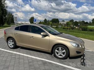Dzeltens Volvo S60 2012 Rīga, ar dzinēja tilpumu 2.00 L un nobraukumu 0 tūkst. km par 6200 €, foto 4 vietnē AUTOMOTO.COM.LV