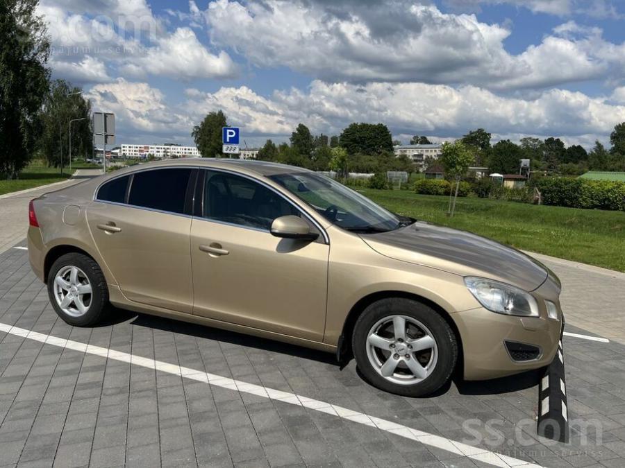 Dzeltens Volvo S60 2012 Rīga, ar dzinēja tilpumu 2.00 L un nobraukumu 0 tūkst. km par 6200 €, foto 4 vietnē AUTOMOTO.COM.LV