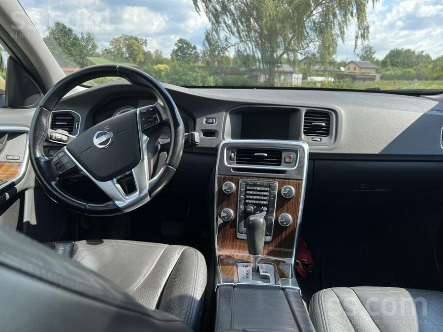 Dzeltens Volvo S60 2012 Rīga, ar dzinēja tilpumu 2.00 L un nobraukumu 0 tūkst. km par 6200 €, foto 5 vietnē AUTOMOTO.COM.LV