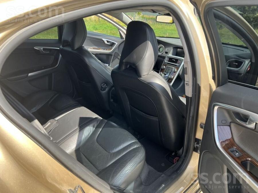 Dzeltens Volvo S60 2012 Rīga, ar dzinēja tilpumu 2.00 L un nobraukumu 0 tūkst. km par 6200 €, foto 6 vietnē AUTOMOTO.COM.LV