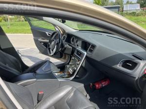 Dzeltens Volvo S60 2012 Rīga, ar dzinēja tilpumu 2.00 L un nobraukumu 0 tūkst. km par 6200 €, foto 7 vietnē AUTOMOTO.COM.LV