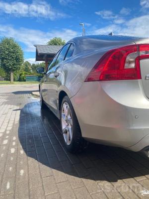Yellow Volvo S60 2013 in Dobele, with an engine capacity of 2.00 L and mileage of 200 thousand km for 4300 €, photo 3 on AUTOMOTO.COM.LV