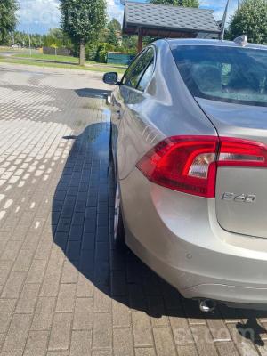 Yellow Volvo S60 2013 in Dobele, with an engine capacity of 2.00 L and mileage of 200 thousand km for 4300 €, photo 4 on AUTOMOTO.COM.LV