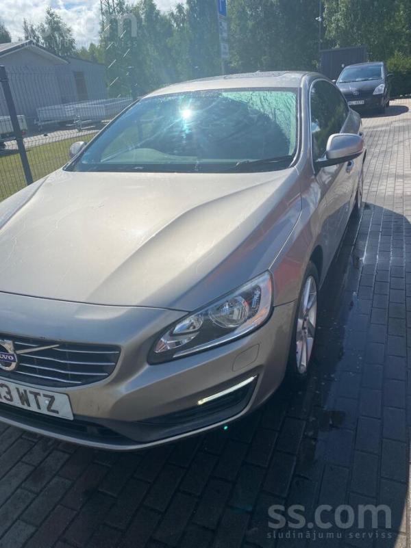 Yellow Volvo S60 2013 in Dobele, with an engine capacity of 2.00 L and mileage of 200 thousand km for 4300 €, photo 5 on AUTOMOTO.COM.LV
