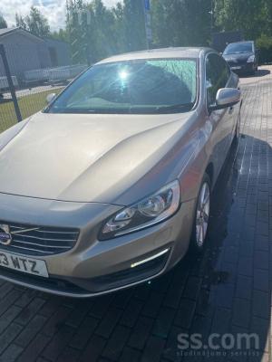 Yellow Volvo S60 2013 in Dobele, with an engine capacity of 2.00 L and mileage of 200 thousand km for 4300 €, photo 6 on AUTOMOTO.COM.LV